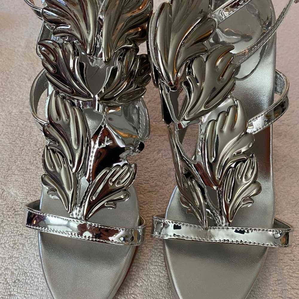 Almost Brand New Glamorous Silver Heels By Anything B… - Gem